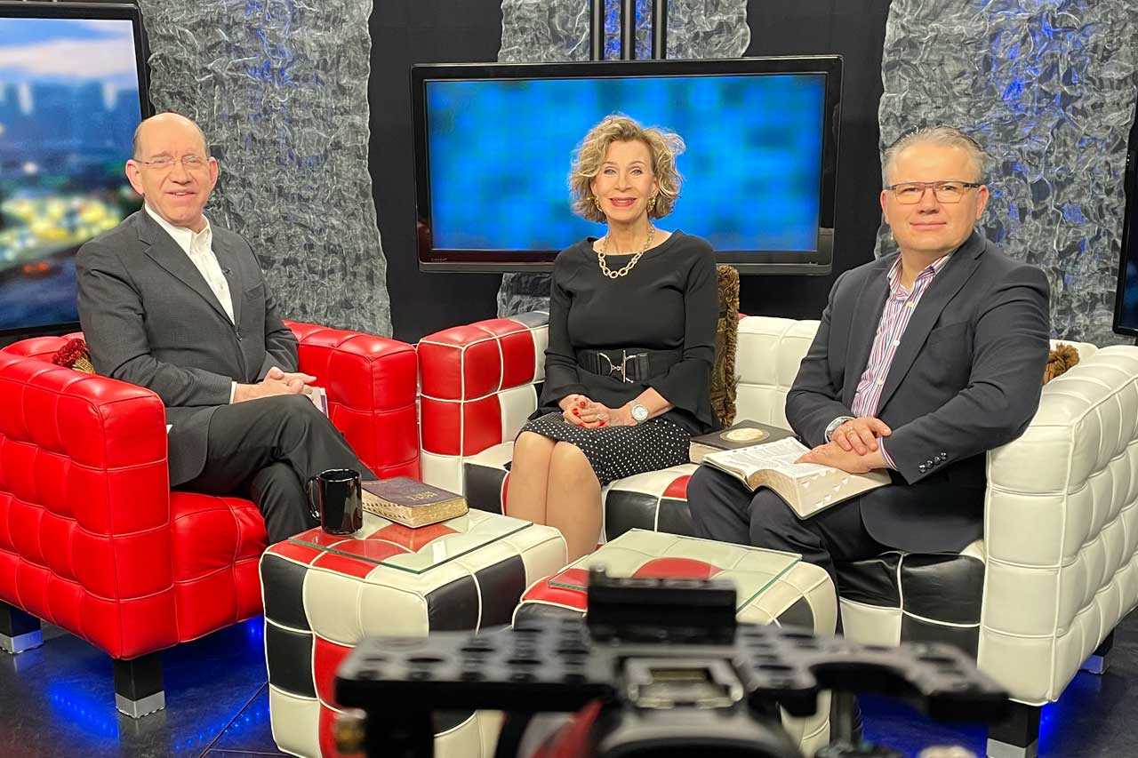 ‘Filthy, Stinking Rich’ in the Gifts of the Holy Spirit | Renner Ministries